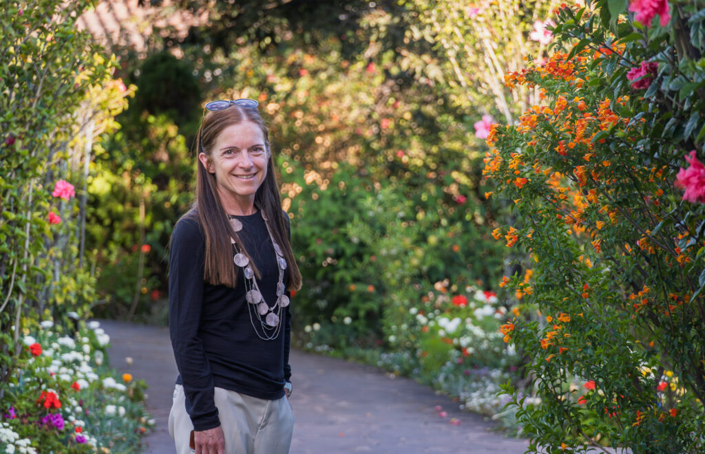 (English) Sol y Luna welcomes illustrator Dolores Avendaño on its Artist Immersion program ...